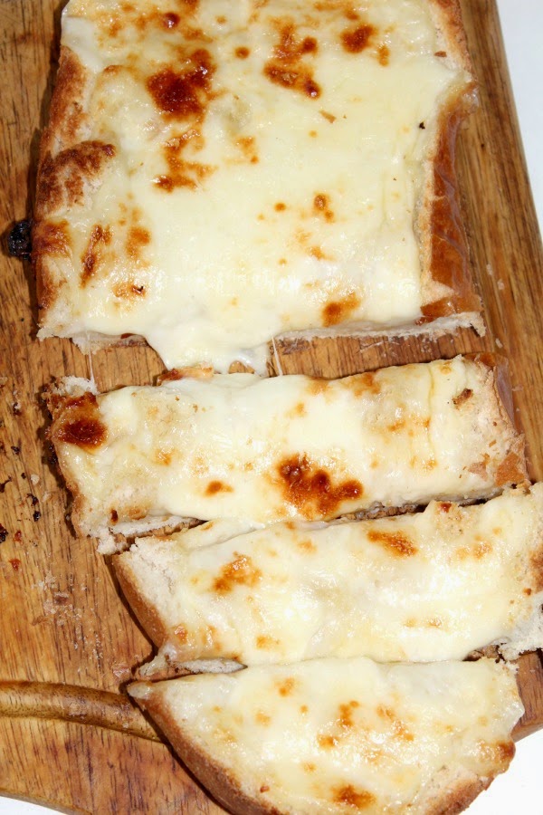 On The Menu: Cheesy Italian Bread |Sunny Days & Starry Nights