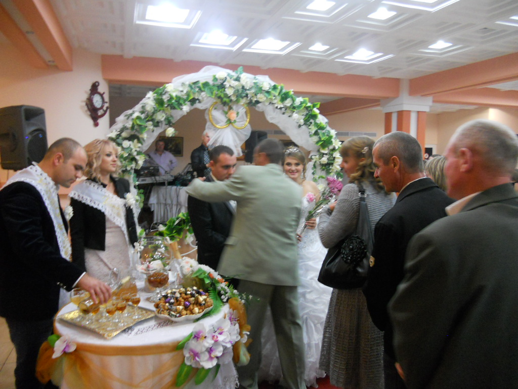Warren's Moldovan Way: A Moldovan Nuntă -- A Wedding Party