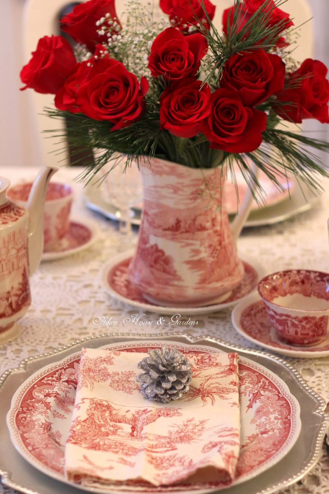 Aiken House & Gardens: Red & White Christmas Tablescape