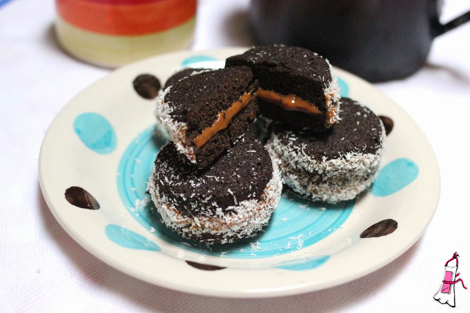 Alfajores de algarroba y dulce de leche para festejar el Día del Dulce ...