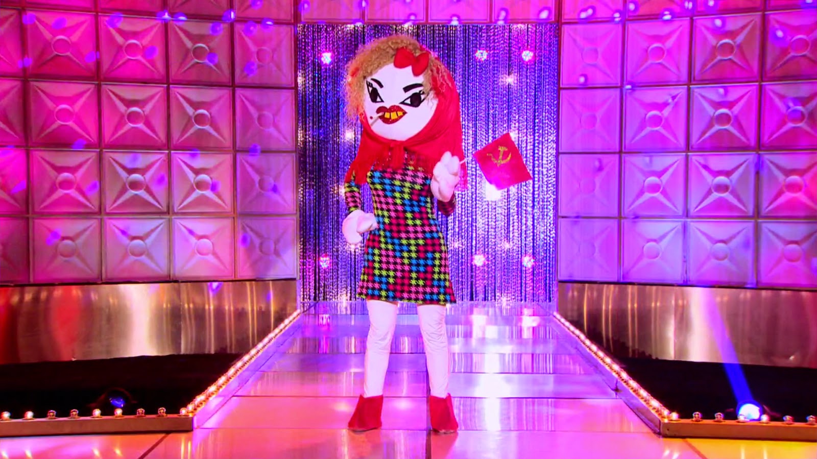 RuPaul's Drag Race 7x11 - Hello, Kitty Girls! - Seriadores Anônimos