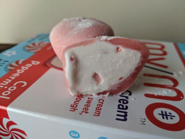Review: My/Mo - Cool Peppermint Mochi Ice Cream