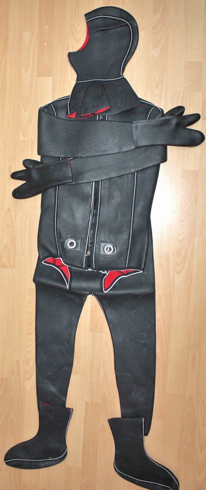 DDR Spezialeinheiten Felddienstuniformen und Ausrüstung: Typ Delfin ...