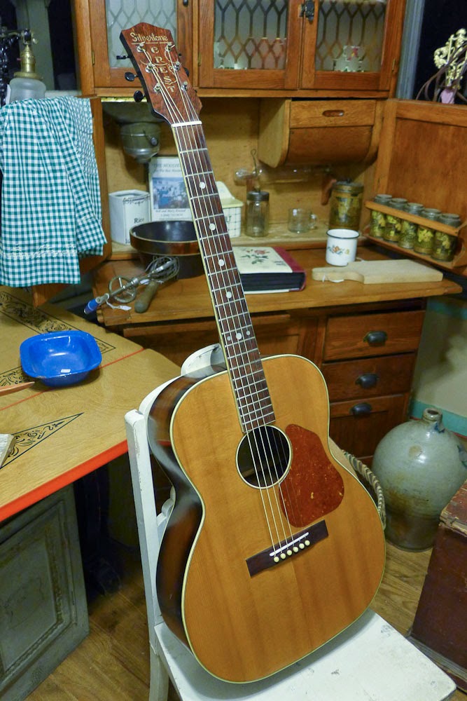 1940s Regal-made Silvertone Crest 000-size Flattop Guitar