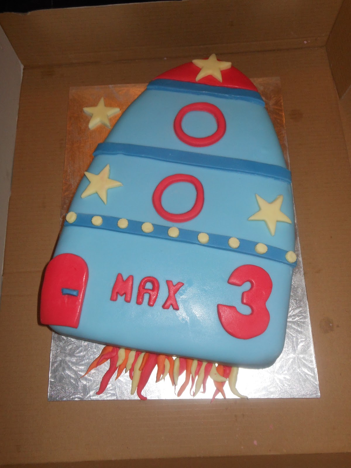 Yummy things from Lou's Kitchen: Rocket Cake