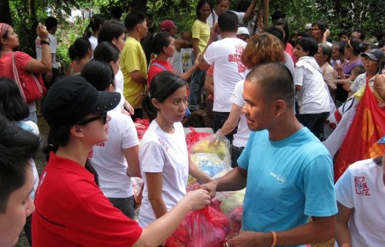 Gossip Actress: Doing a Charity work with Angel Locsin
