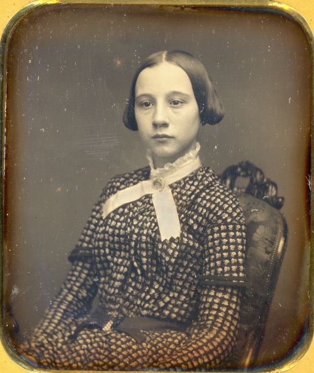 32 Daguerreotypes Show Styles of Victorian Girls in the Mid-19th ...