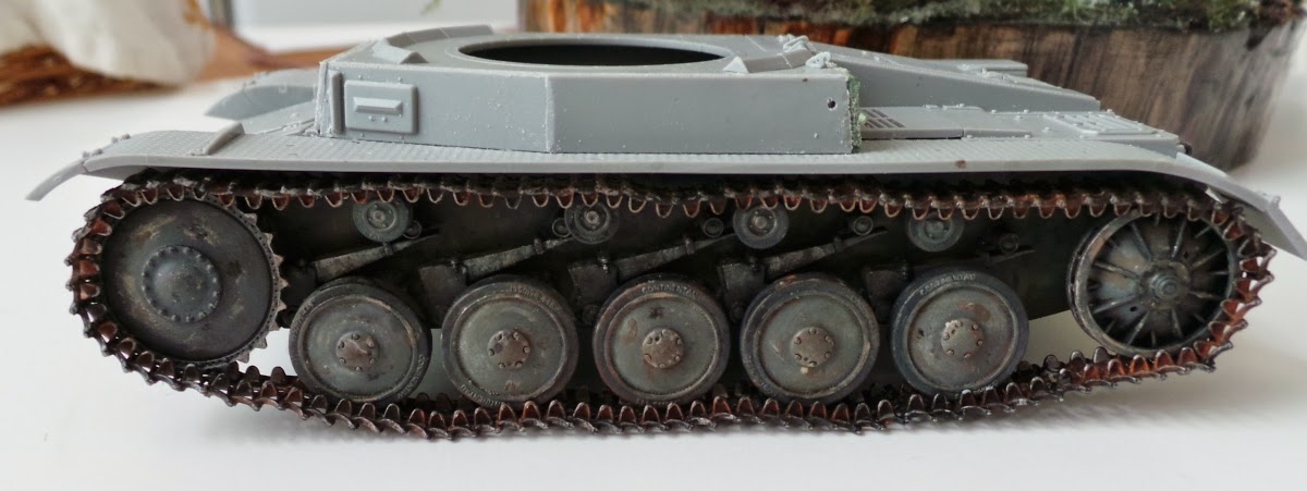 Scale models and dioramas: How to paint tanks tracks
