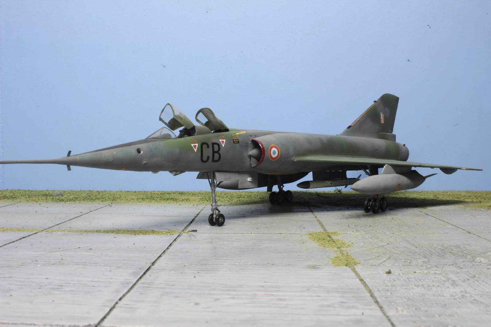 Maquette du Mirage IV P d’Heller au 1/48. | Rony La Maquette