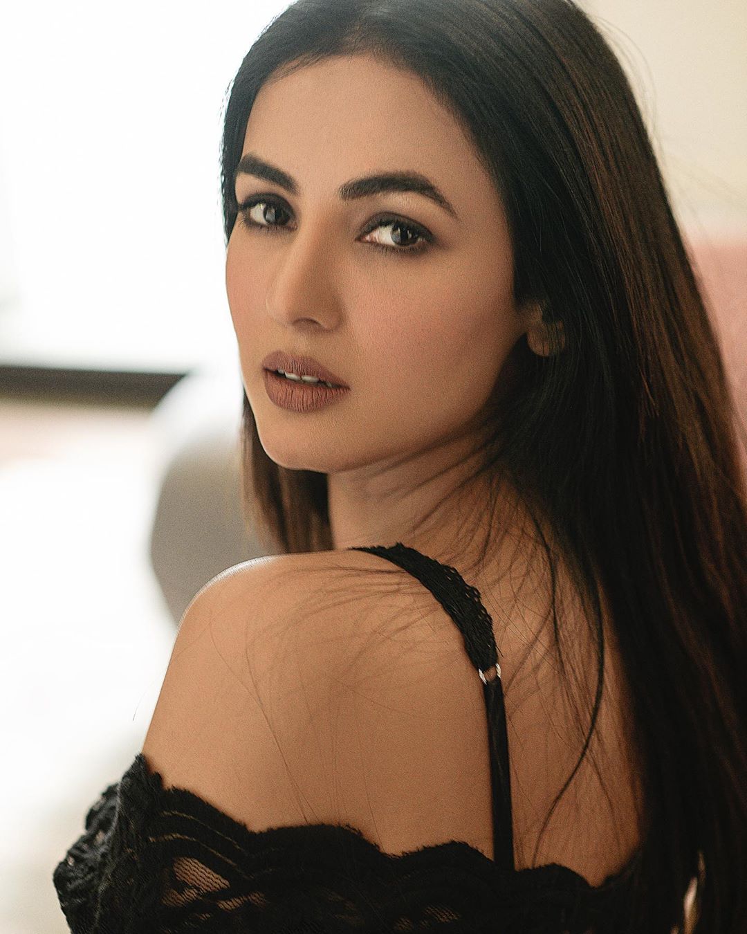 Sonal Chauhan Age Networth Birthday Wiki Bio Hot Images Bold Images Stunning Images