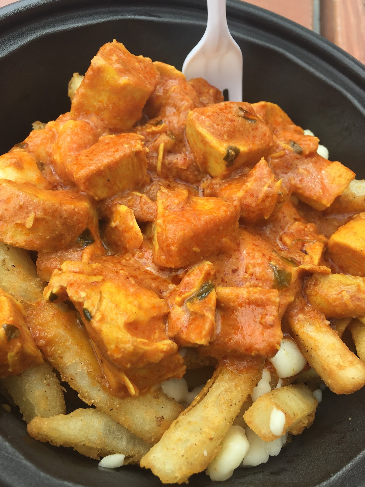 Street food à vélo: Damon : la poutine au poulet au beurre