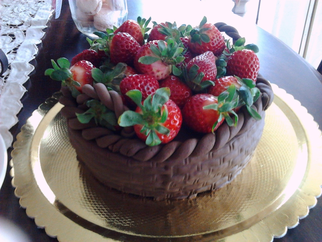 Petiscos da Sofia: Bolo decorado com pasta de açúcar: strawberry ...