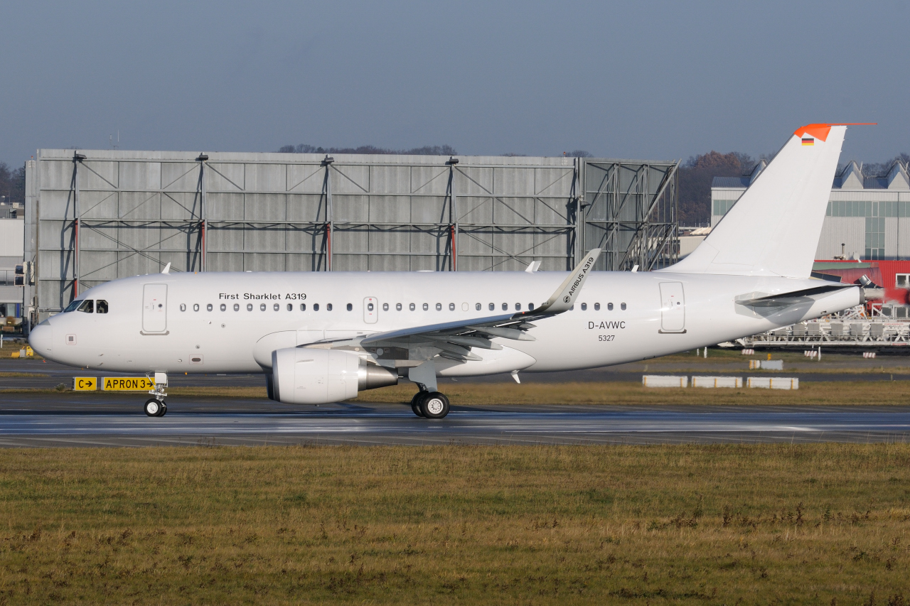 Airbus Hamburg Finkenwerder News: A319-115SL, American Airlines, N9015D ...