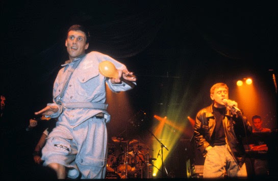 paper lantern: Bez dancing