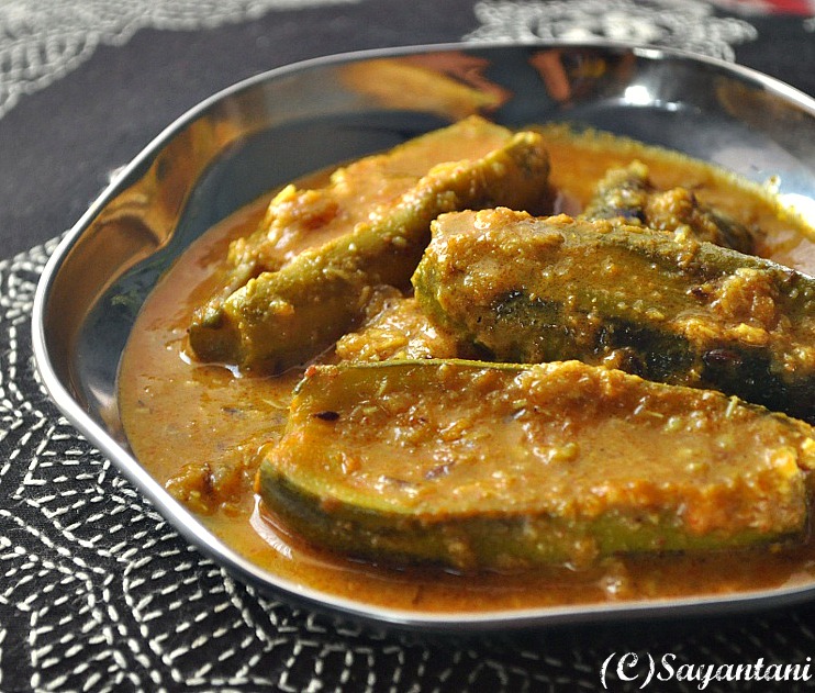 Patol er Korma (Pointed Gourd cooked in coconut milk) - A Homemaker's Diary