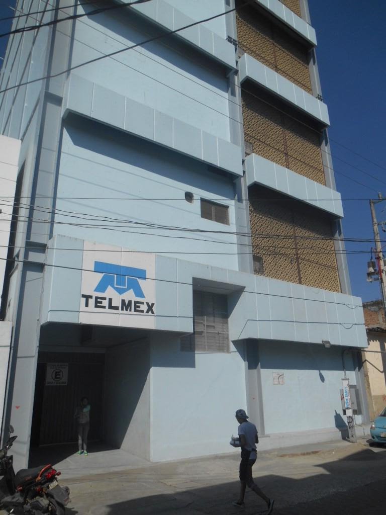 Retumba el edificio de TELMEX