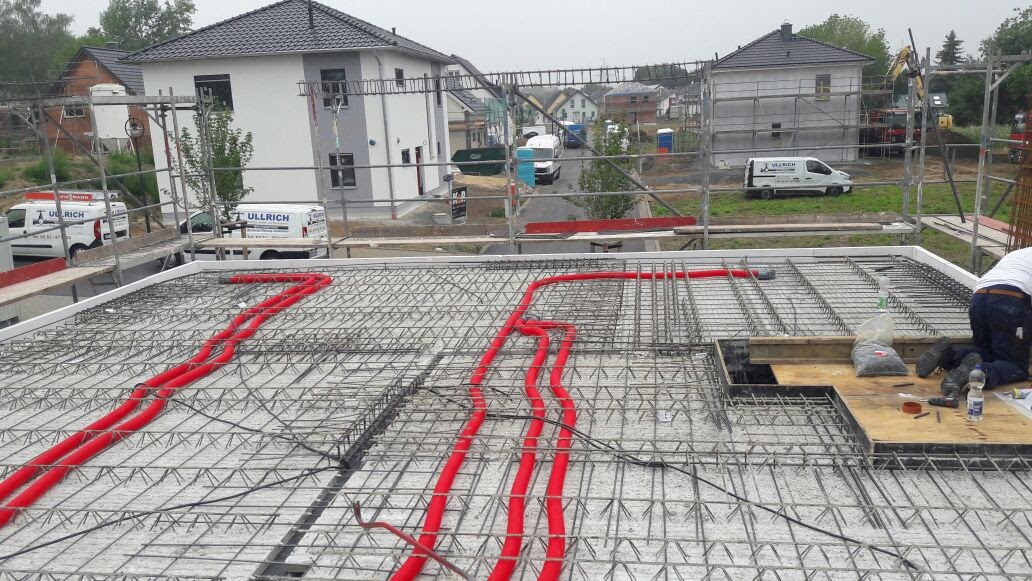 Hausbau-Nickern Blog: TAG 24 - Montage Decke und Lüftungsrohre/Elt