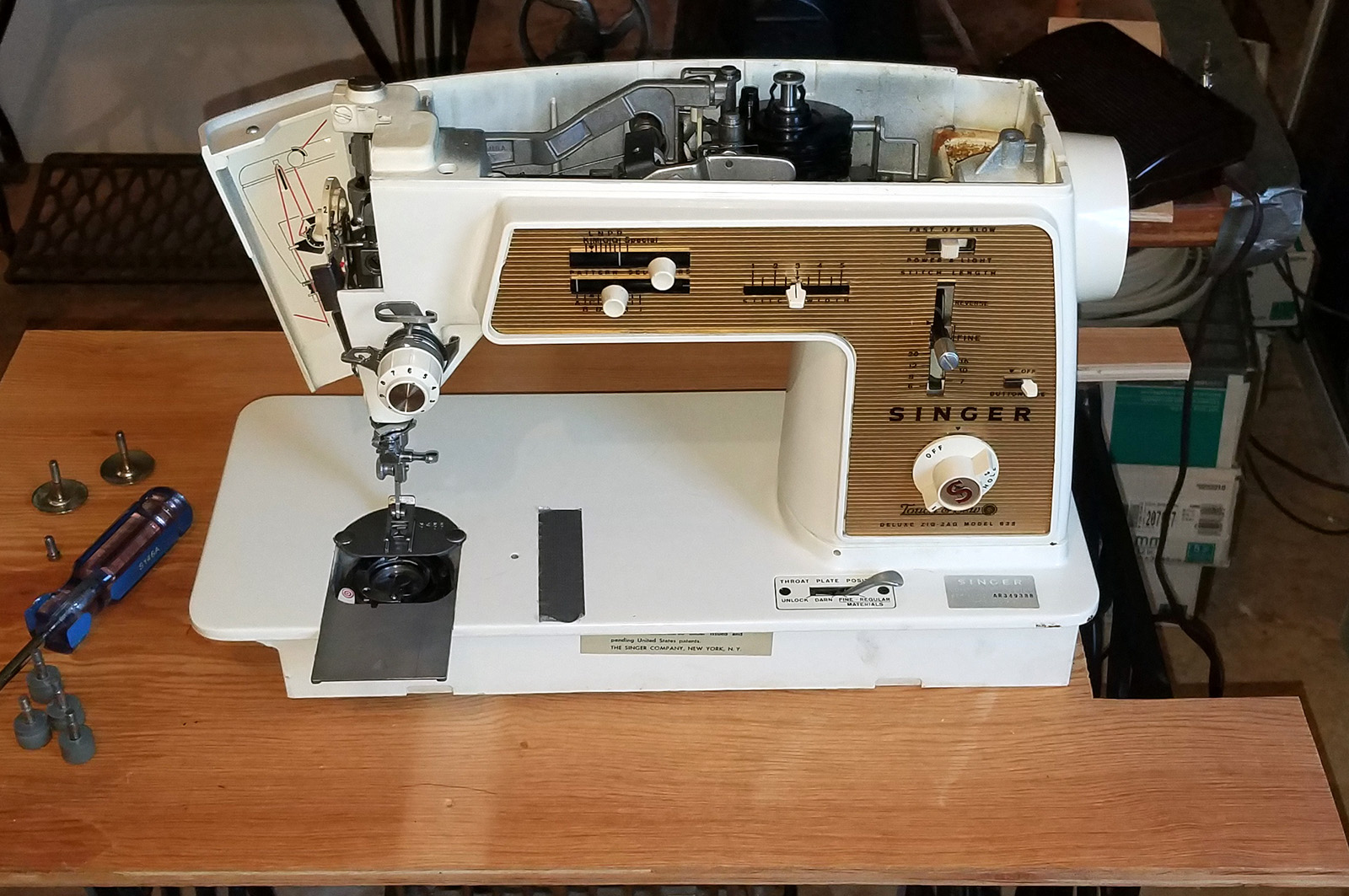 Old Singers And The Like: Heresy! Singer 635 Touch And Sew