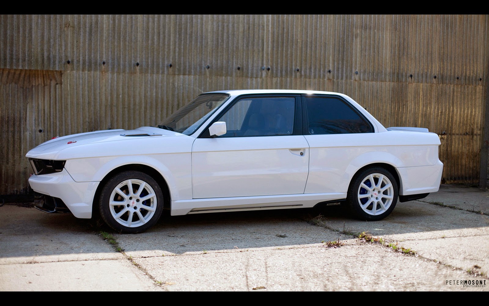 Otomobil Tutkusu: BMW E30 Modern Modifiye