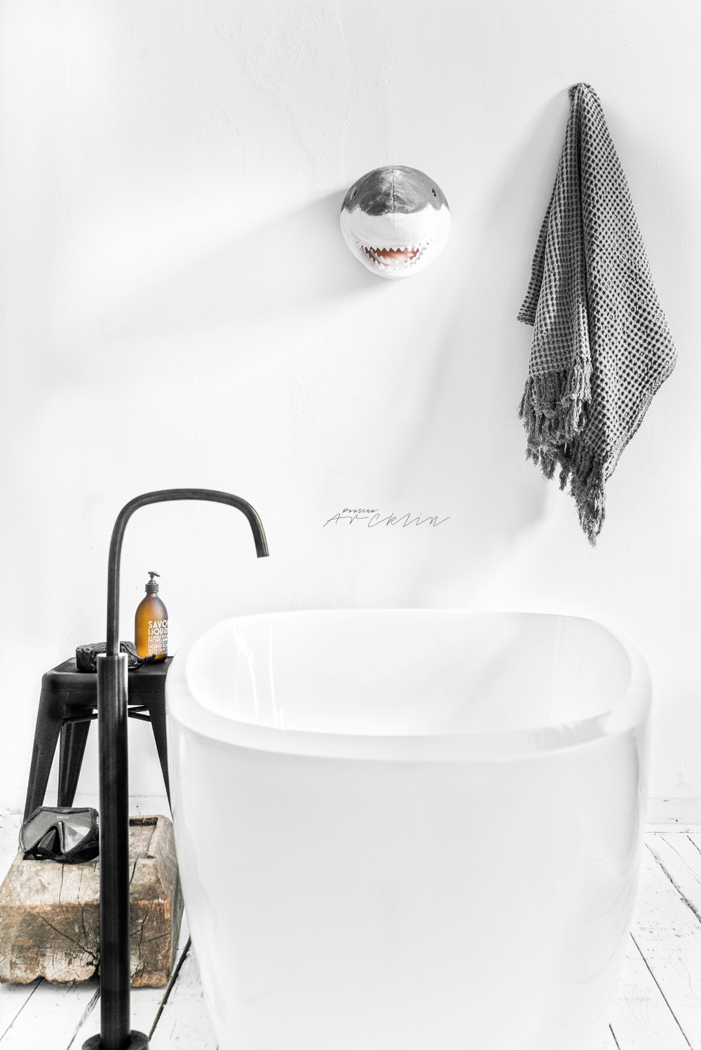 SHARK BATH FOR THE KIDS | PAULINA ARCKLIN | Photographer + Photo Stylist