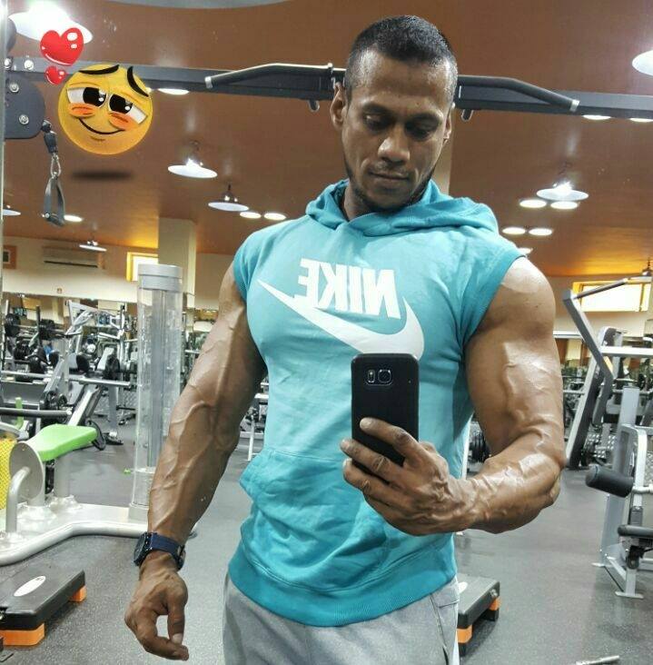 world bodybuilders pictures: lahore bodybuilder muhammad azeem with ...