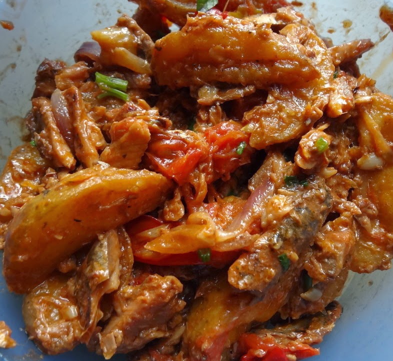 Surinaams eten!: Sardientjes in tomatensaus op zijn Surinaams