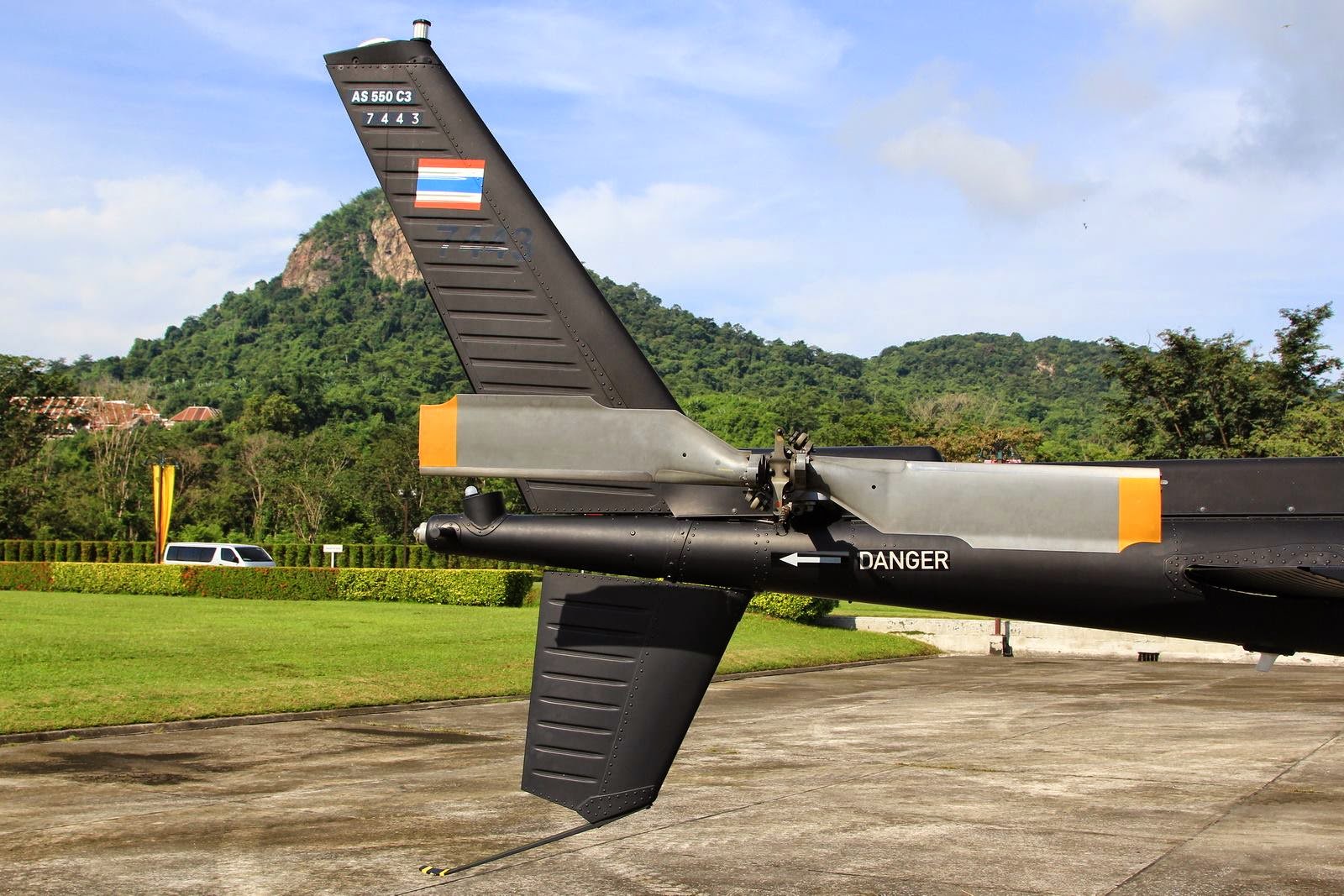 THAIDEFENSE-NEWS: ประมวลภาพ AH-1F Cobra และ AS550 C3 Fennec