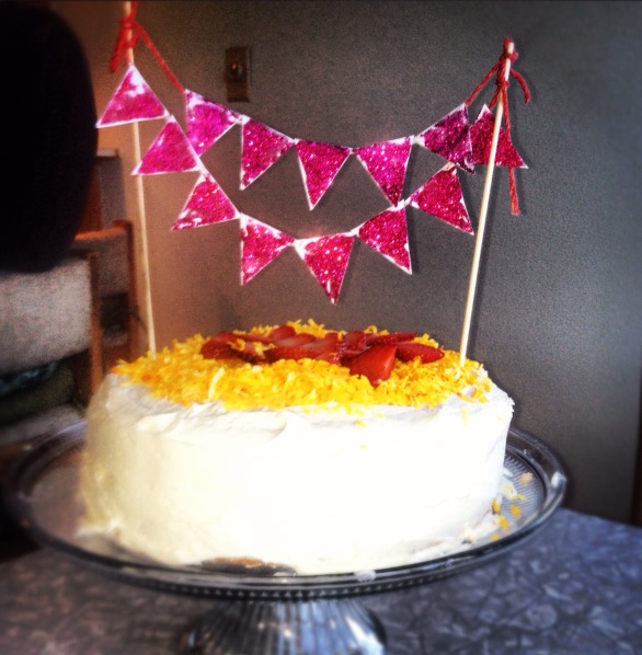 mountains & mode: DIY: Reusable Cake Flags