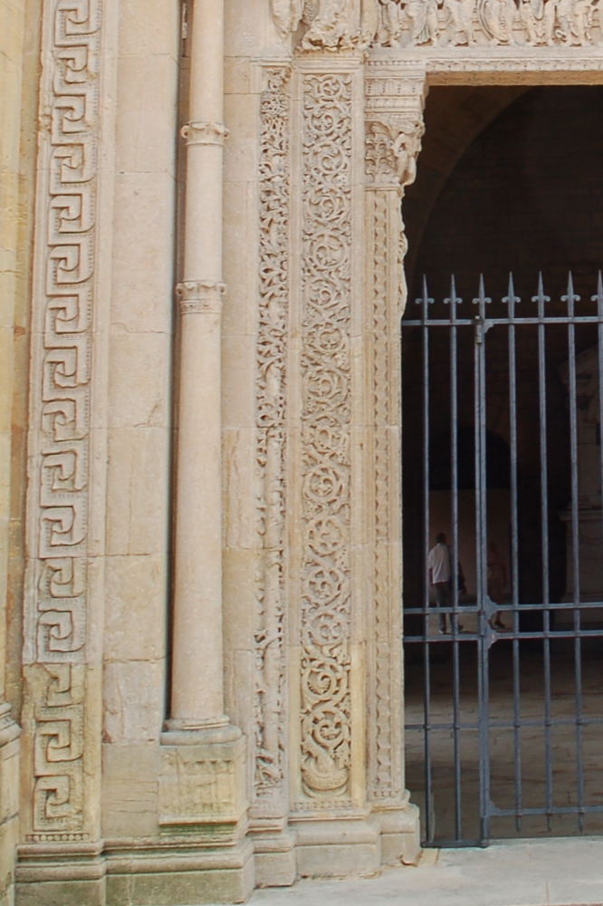 A Glossary of Romanesque Architecture: Rinceau (winding plants motif ©)