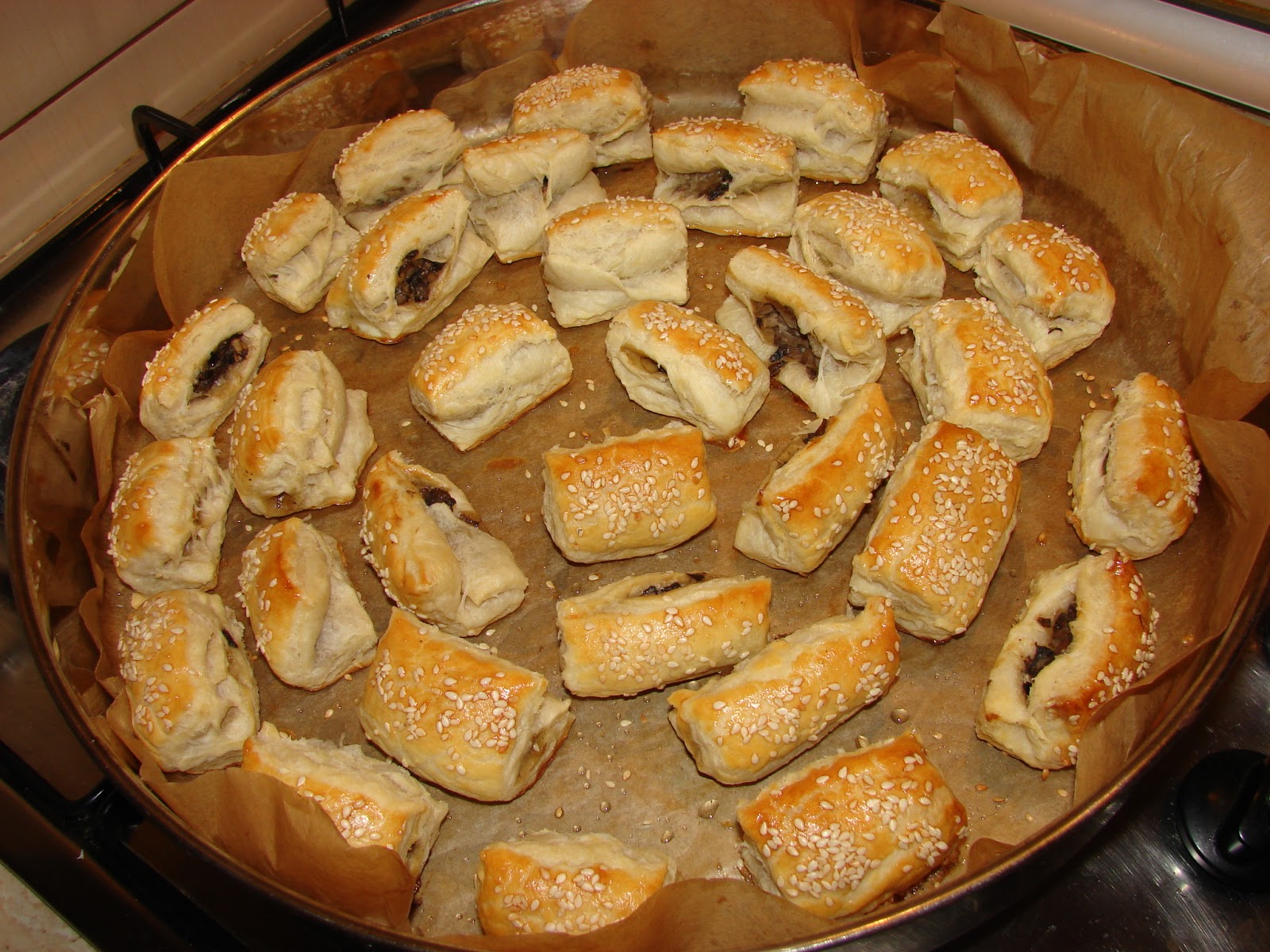 Deliciile Irinei : Pateuri cu branza sau ciuperci