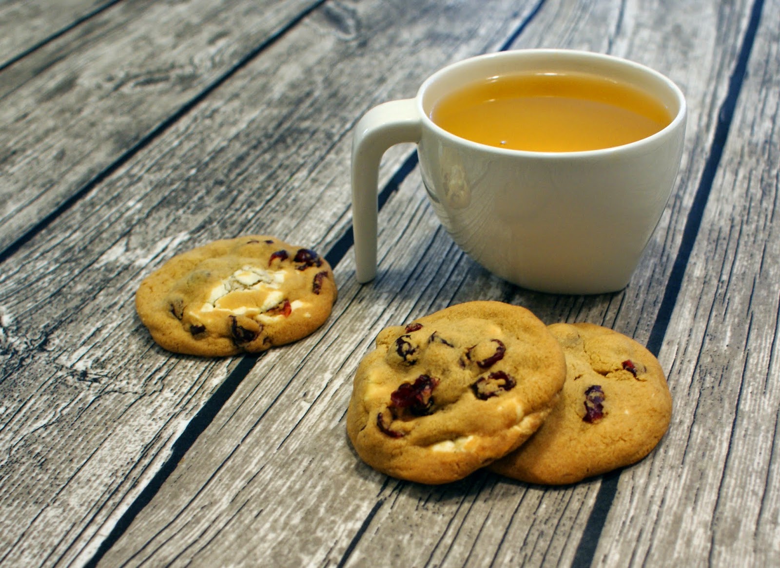 Keittotaiteilua: Karpalo-valkosuklaa-cookiet