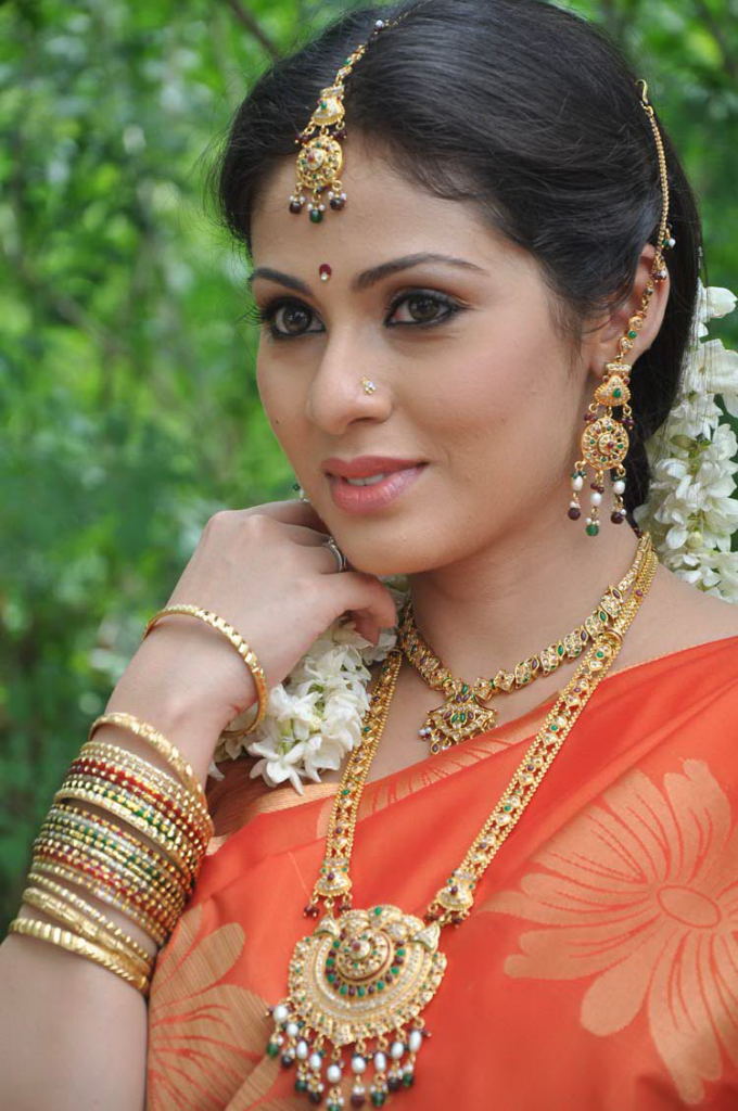 Sada Beautiful Stills In Traditional Saree