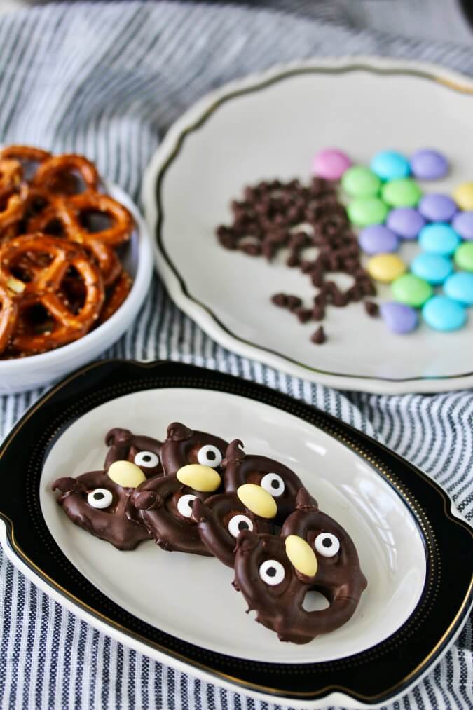 Halloween Pretzel Owls | Karen's Kitchen Stories