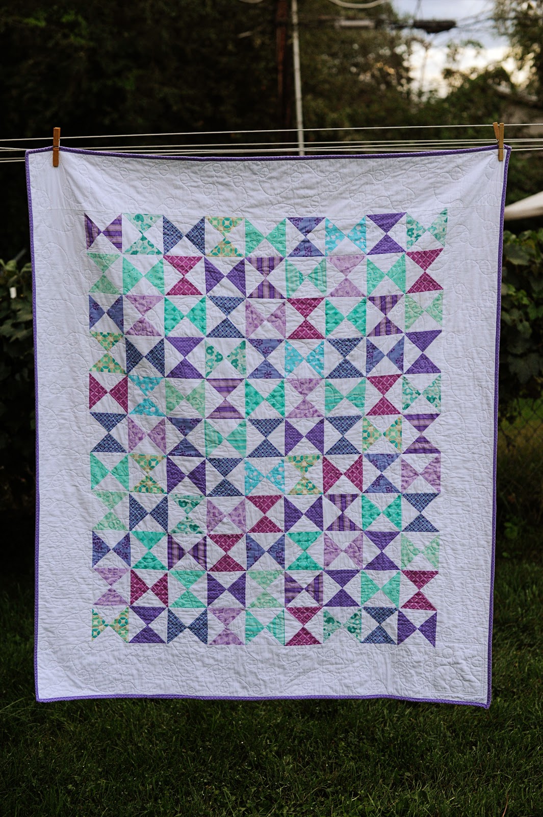Scrappy Threads: Bloggers Quilt Festival; Two Color Quilt