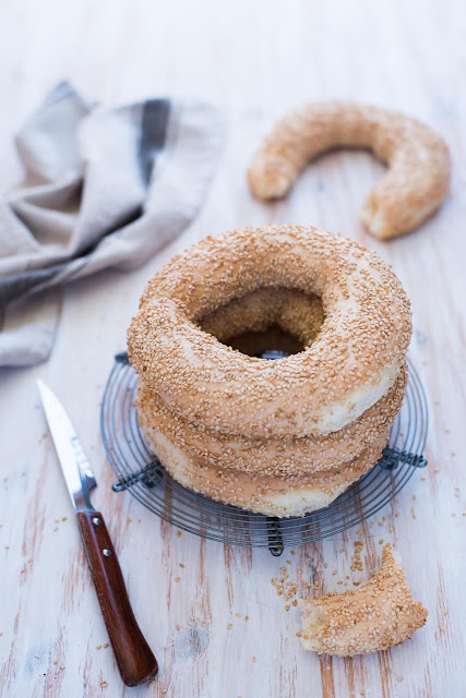 Starbooks: SESAME BREAD RINGS: KOULOURI