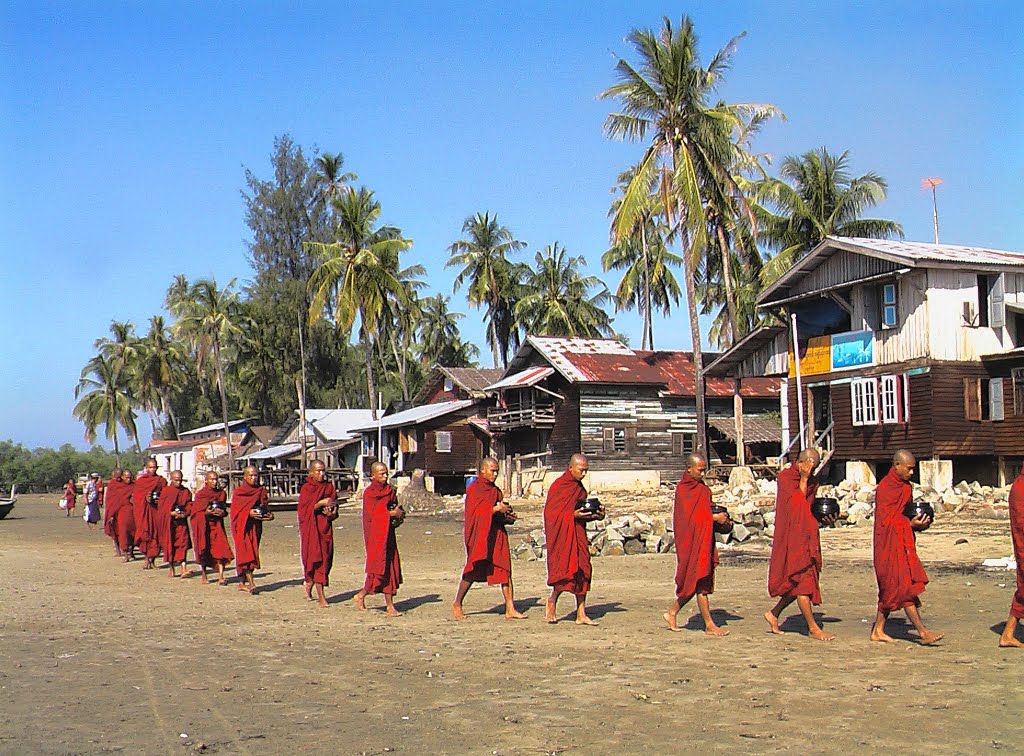 Travel Myanmar: Day Trip Outside Yangon - Chaungtha and Ngwe Saung Beaches
