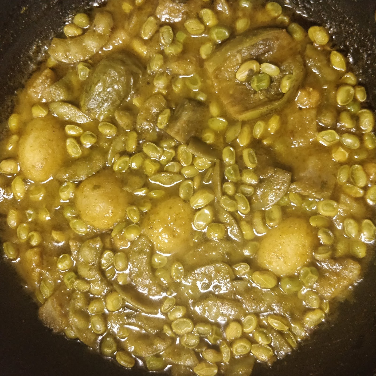 Gujarati Dish Undhiyo/ Undhiyu