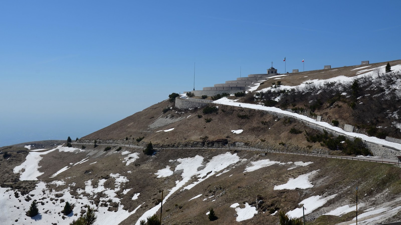 Direttissima Cima Grappa: da Madonna del Covolo al rifugio Bassano per ...