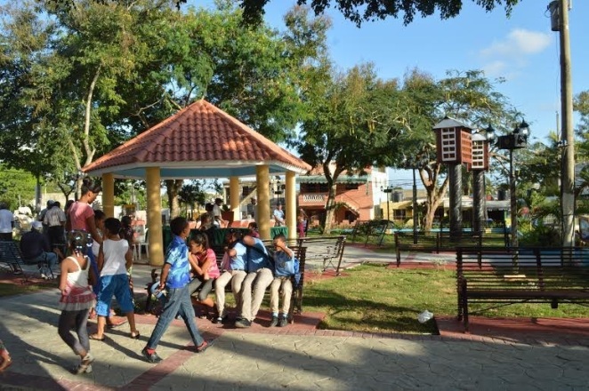 Alcalde Inaugura parque en Sabana Perdida- - VILLA MELLA NEWS