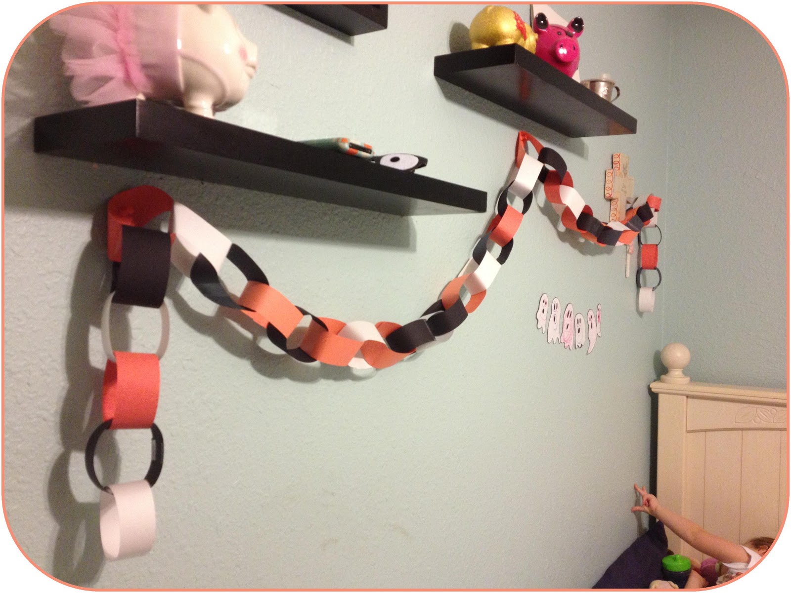 Life in Random Bits: Paper chains and tiny ghosts