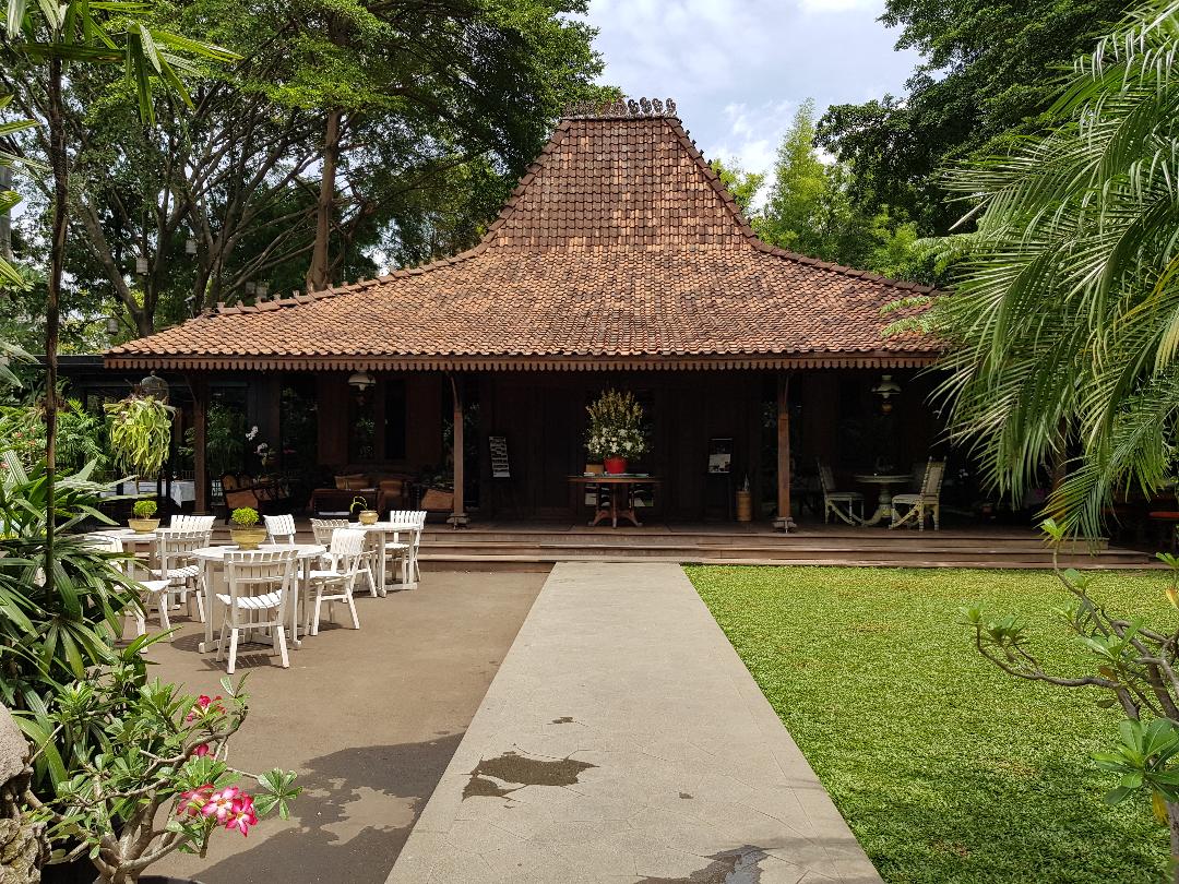 Jalan Jalan Ala Fery: Plataran, Restaurant Teras Yang Berkelas