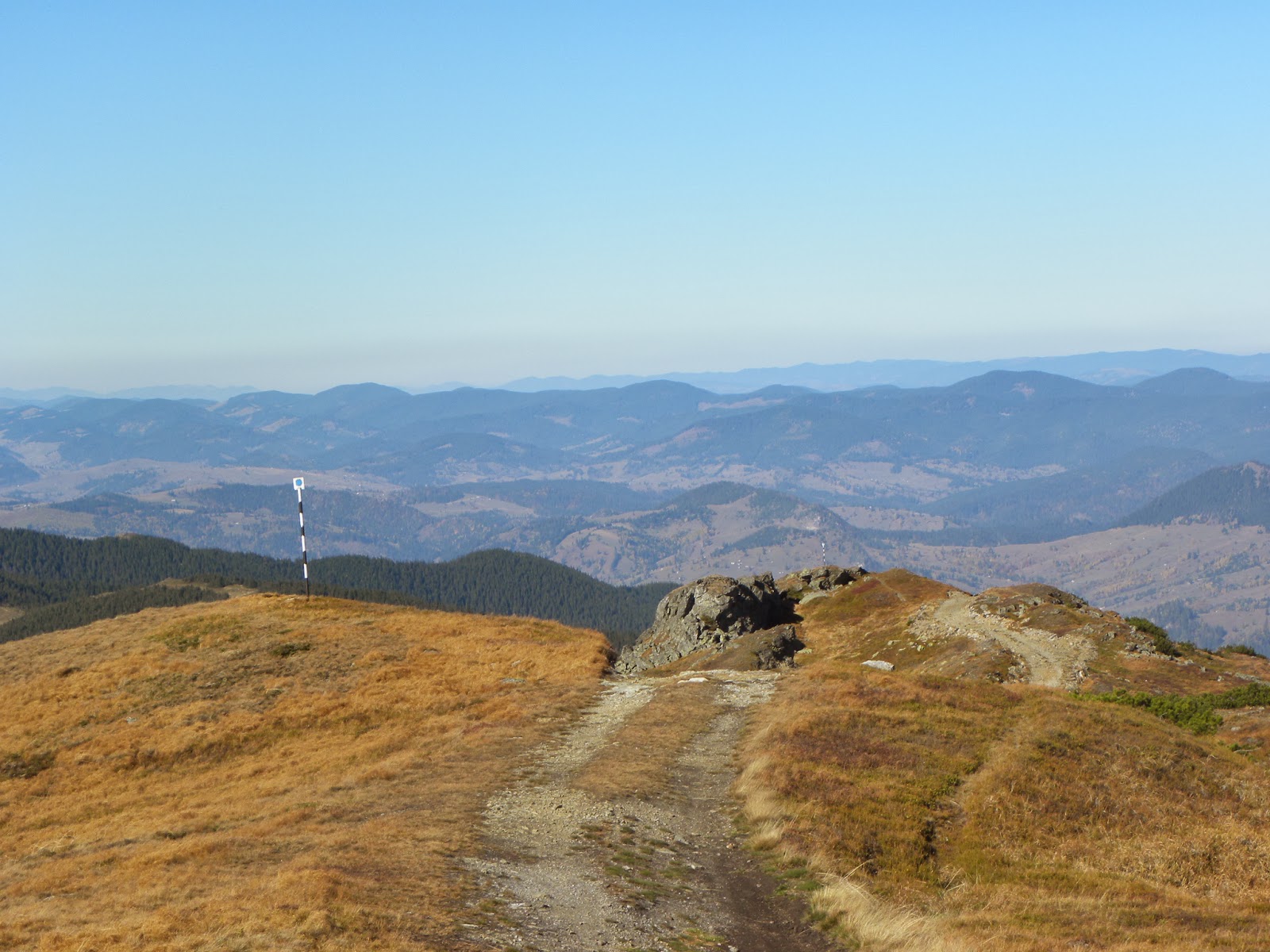 Munte, fotografie si nu numai: Muntii Rarau - vf Giumalau si Pietrele ...