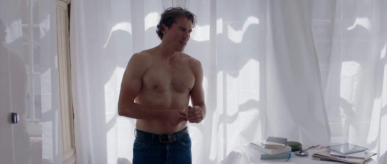 ausCAPS: Josh Burdett shirtless in Liars & Cheats