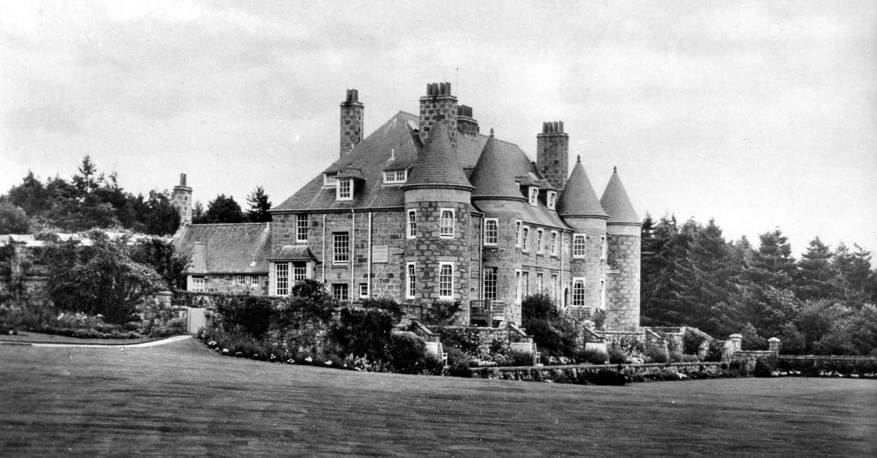 Tour Scotland: Old Photograph House of Cromar Scotland
