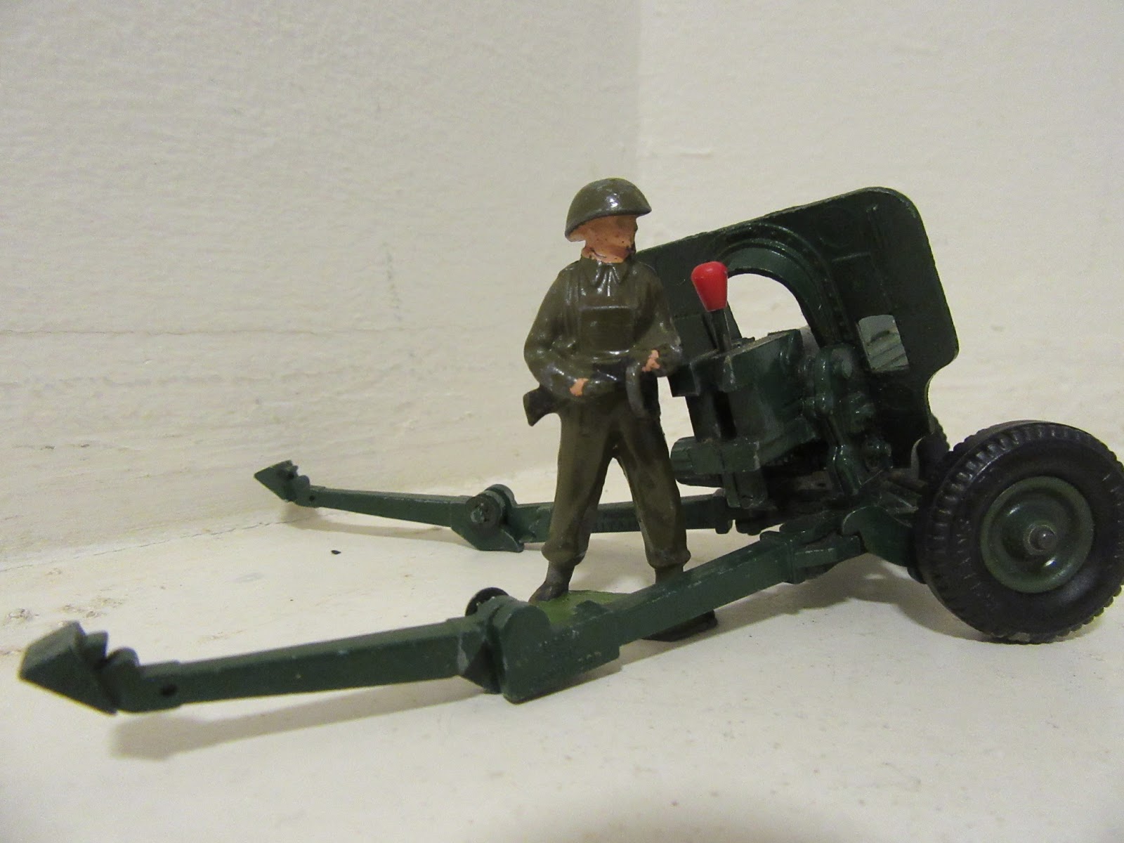 Toy soldiers and real battles: Cannon OTO Melara Mod 56 105mm