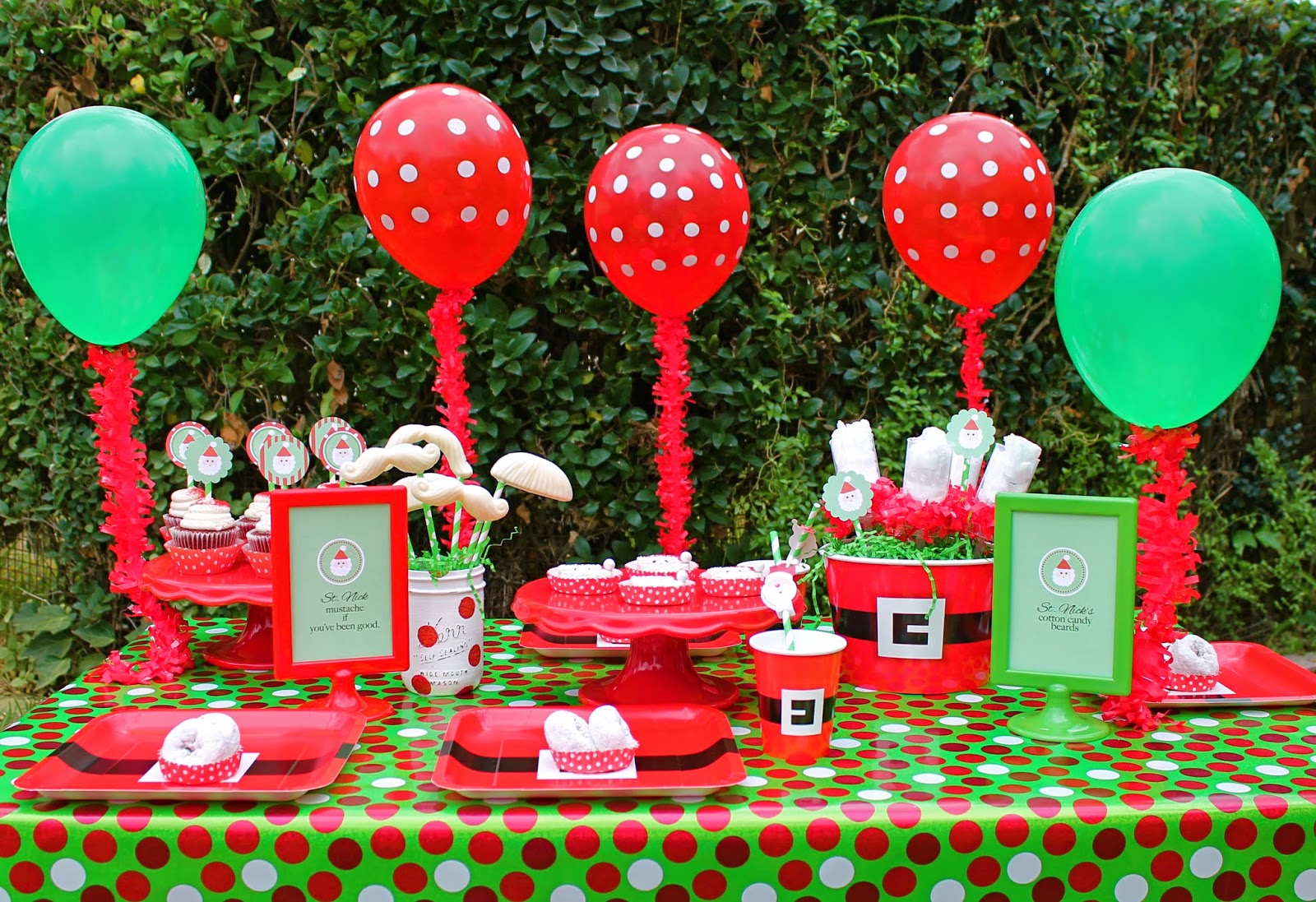 Santa Claus' Party + FREE printables! - LAURA'S little PARTY