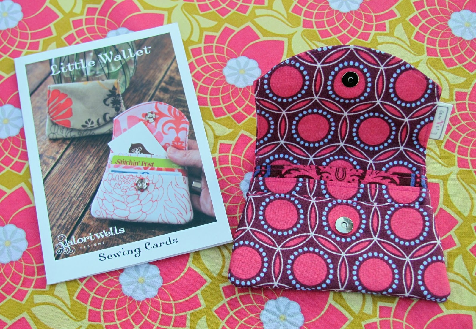 sewVery: Contest Winnings and a Cute Little Wallet