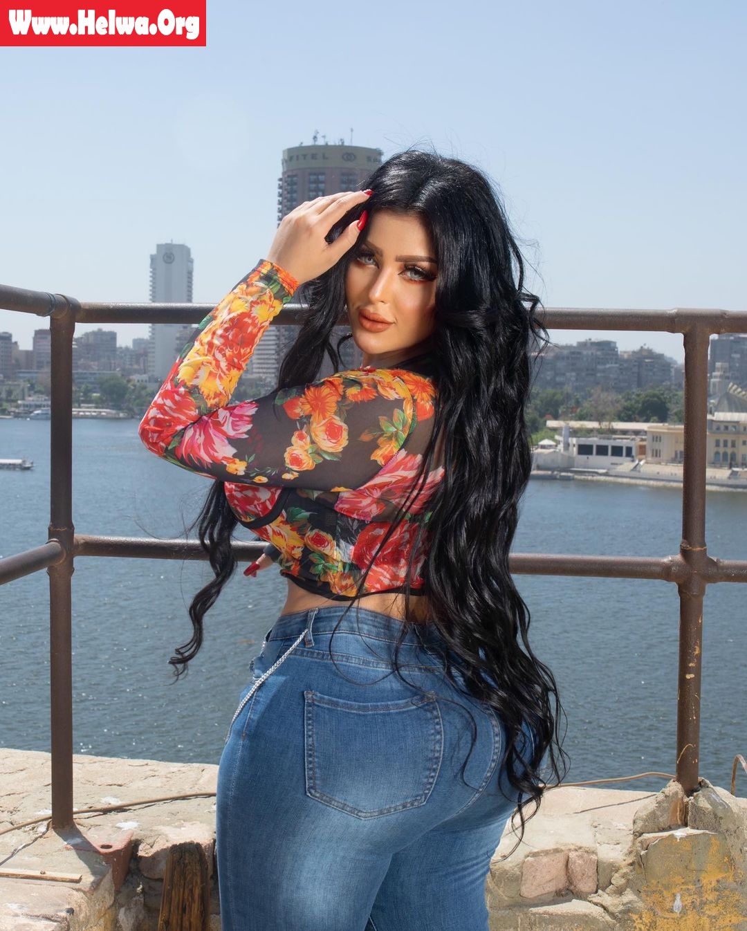 صور سلمى الشيمي بـ جينز ممزق في أحدث جلسة تصوير