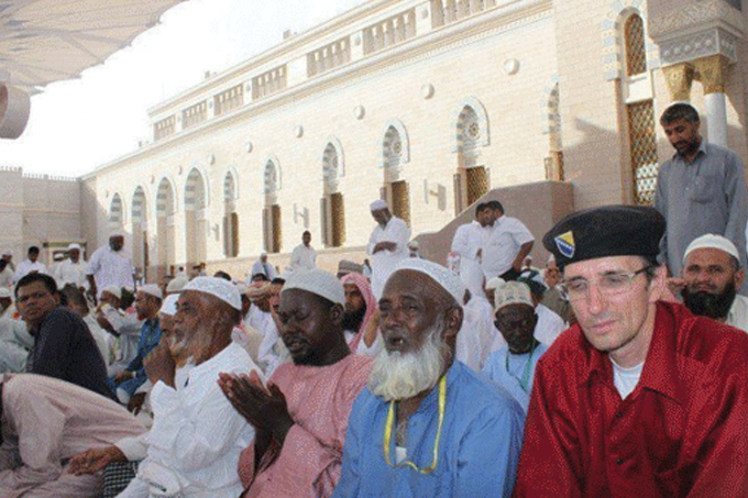 Senad Hadzic walked 6000 k.m for Hajj | Islamic Photo Bank