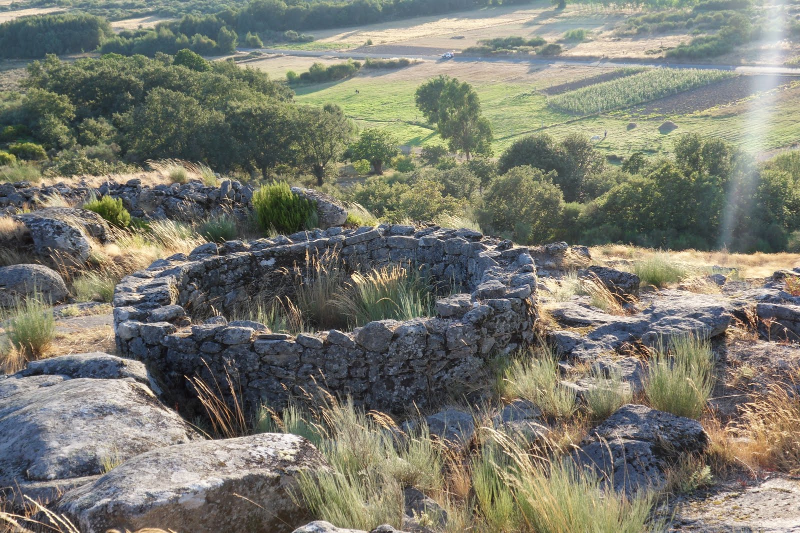 Azul y verde: CASTRO DE SACEDA Y DE SAN MILLAN